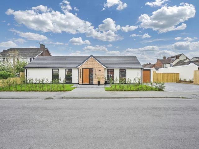 3 bedroom detached bungalow for sale