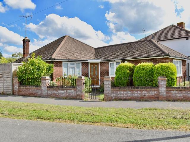 3 bedroom detached bungalow for sale