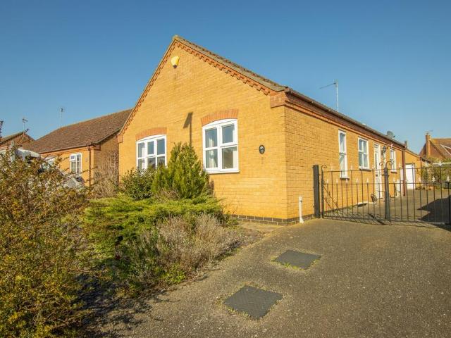 3 bedroom detached bungalow for sale