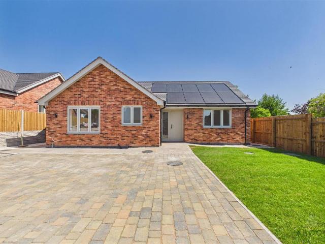 3 bedroom detached bungalow for sale