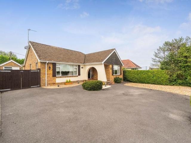 3 bedroom detached bungalow for sale