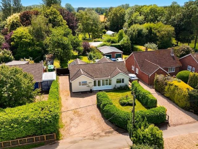 3 bedroom detached bungalow for sale
