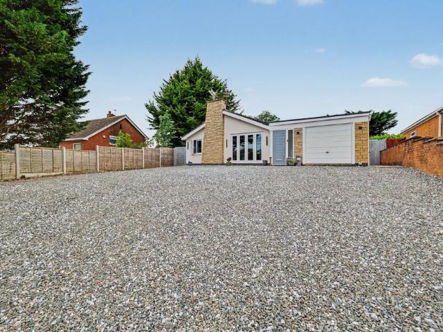 3 bedroom detached bungalow for sale