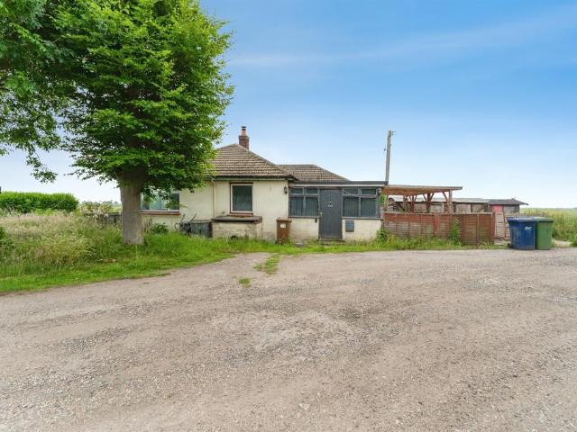 3 bedroom detached bungalow for sale