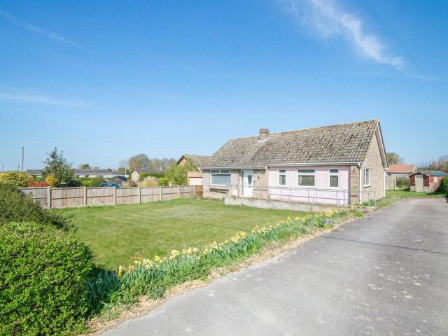 3 bedroom detached bungalow for sale