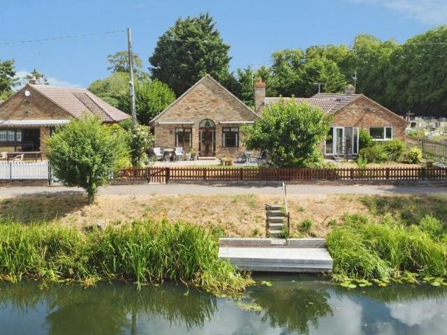 3 bedroom detached bungalow for sale
