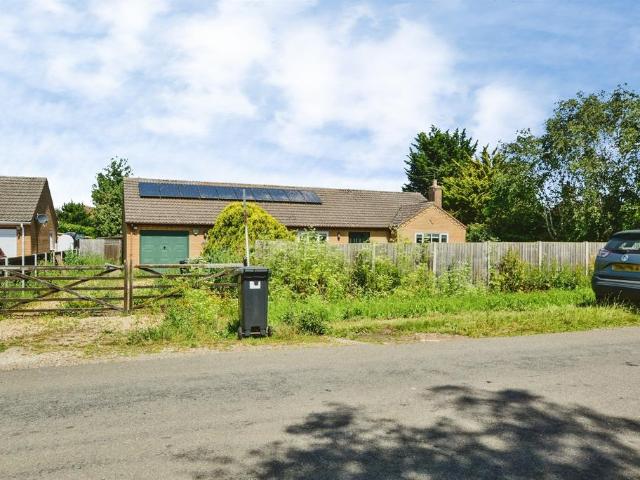 3 bedroom detached bungalow for sale
