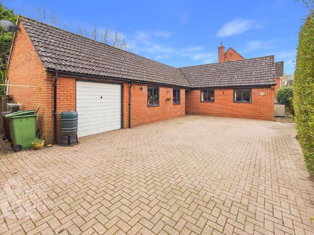 3 bedroom detached bungalow for sale