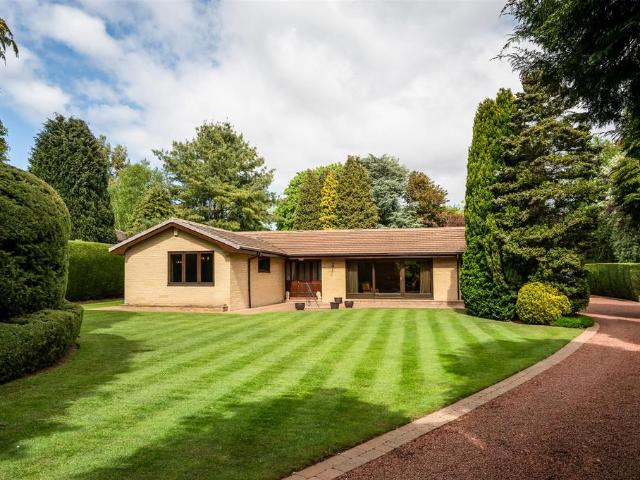 3 bedroom detached bungalow for sale