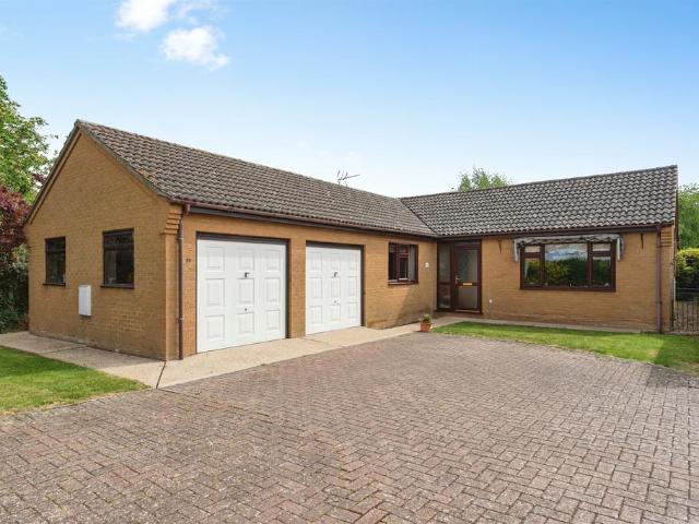 3 bedroom detached bungalow for sale