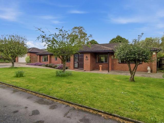 3 bedroom detached bungalow for sale
