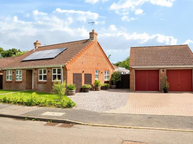 3 bedroom detached bungalow for sale