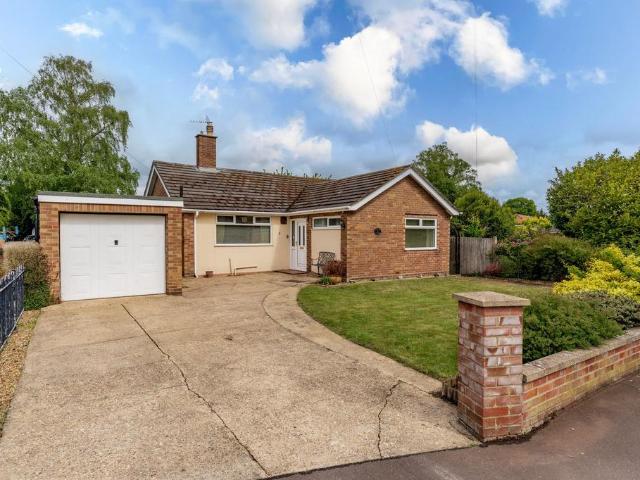 3 bedroom detached bungalow for sale