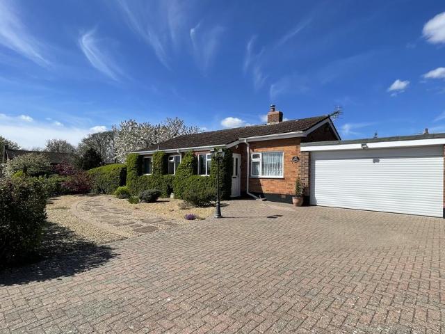 3 bedroom detached bungalow for sale