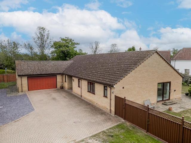 3 bedroom detached bungalow for sale