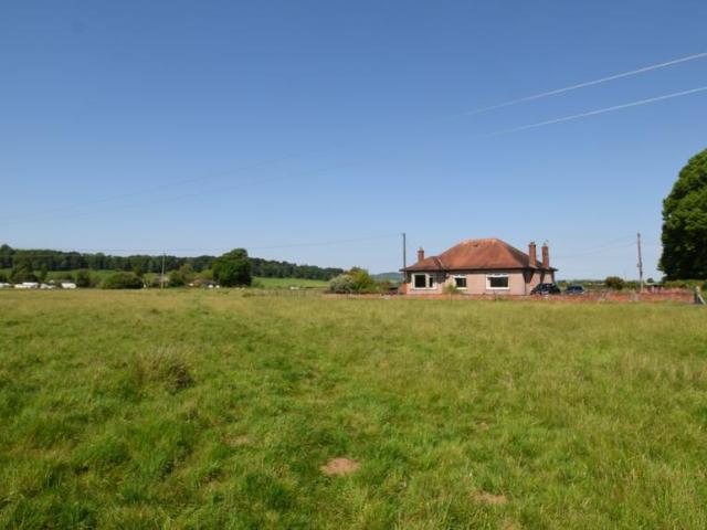 3 bedroom detached bungalow for sale