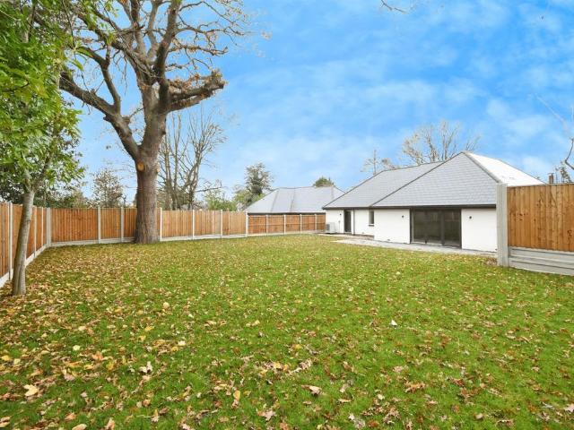 3 bedroom detached bungalow for sale