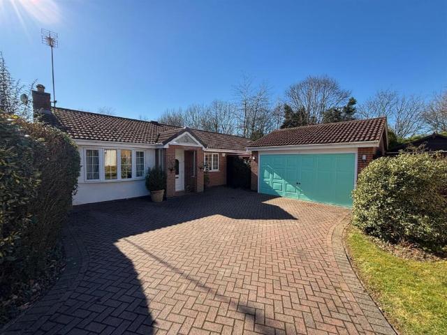 3 bedroom detached bungalow for sale in Carnoustie Close, Mickleover, Derby, DE3