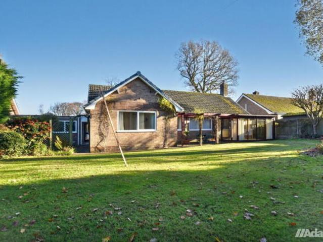 3 bedroom detached bungalow for sale in Cedarways, Appleton WA4