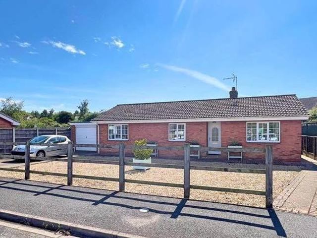 3 bedroom detached bungalow for sale in Charles Avenue Ancaster NG32