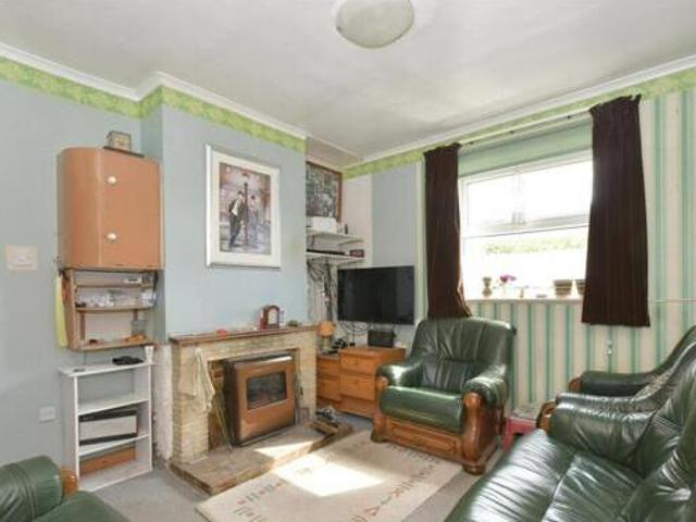 3 Bedroom Detached Bungalow For Sale In Clanfield, Waterlooville