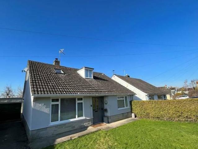 3 bedroom detached bungalow for sale in Clarendon Close Gillingham SP8