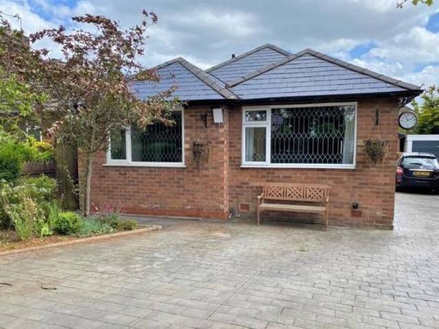 3 bedroom detached bungalow for sale in Clay Lane Handforth SK9