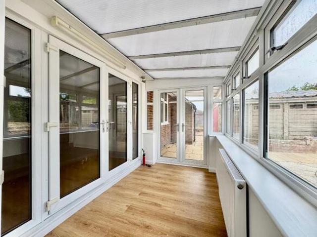 3 bedroom detached bungalow for sale in Clevedon Road, Stopsley, Luton, Bedfordshire, LU2 9EB, LU2