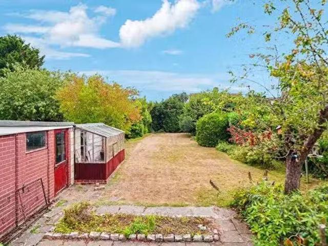 3 Bedroom Detached Bungalow For Sale In Bobmore Lane, Marlow.