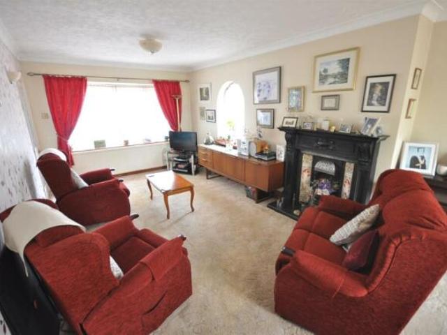 3 bedroom detached bungalow for sale in Bawtry Road, Hatfield Woodhouse, Doncaster, DN7