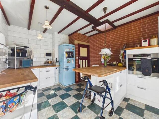 3 bedroom detached bungalow for sale in Backmoor Road, Sheffield, S8