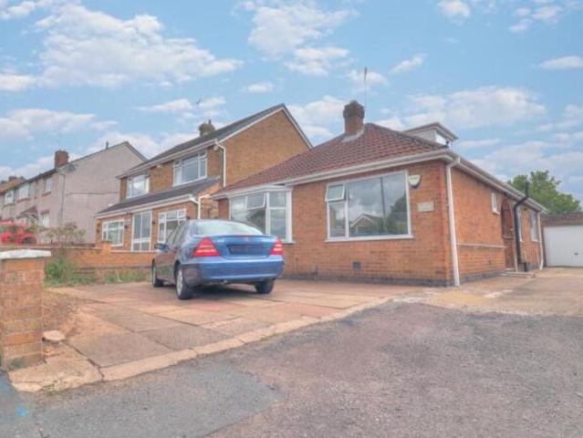 3 bedroom detached bungalow for sale in Beacon Avenue, Leicester, LE4