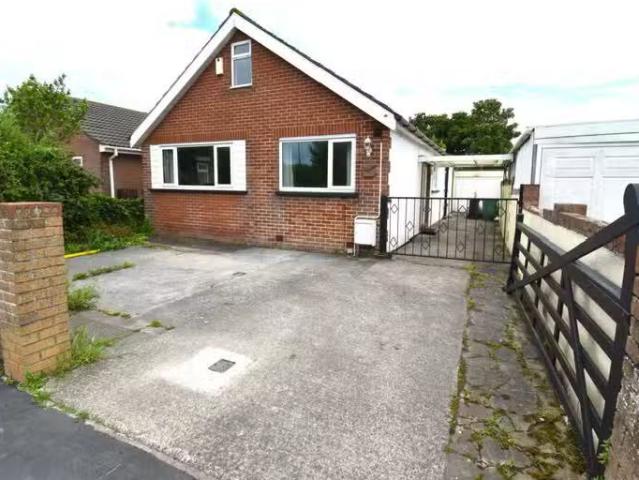 3 bedroom detached bungalow for sale in Beach Road, Severn Bea.