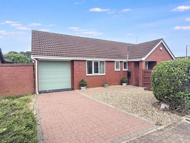 3 bedroom detached bungalow for sale in Blackmoor Gate, Furzton, Milton Keynes, MK4