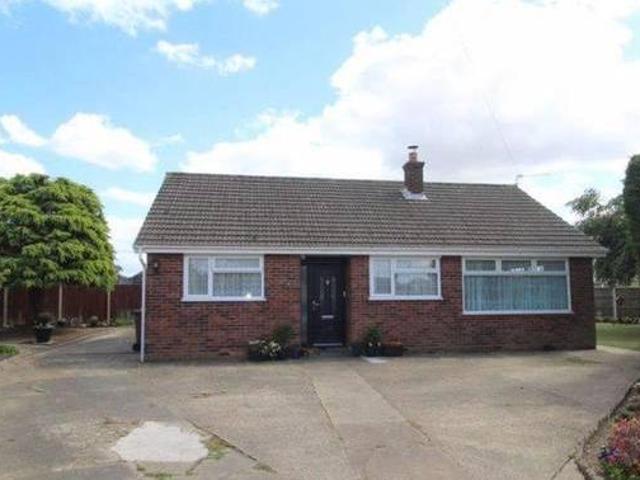 3 bedroom detached bungalow for sale in Bradwell NR31
