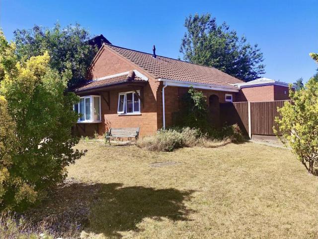 3 bedroom detached bungalow for sale in Goxhill Grove, Lincoln, LN6
