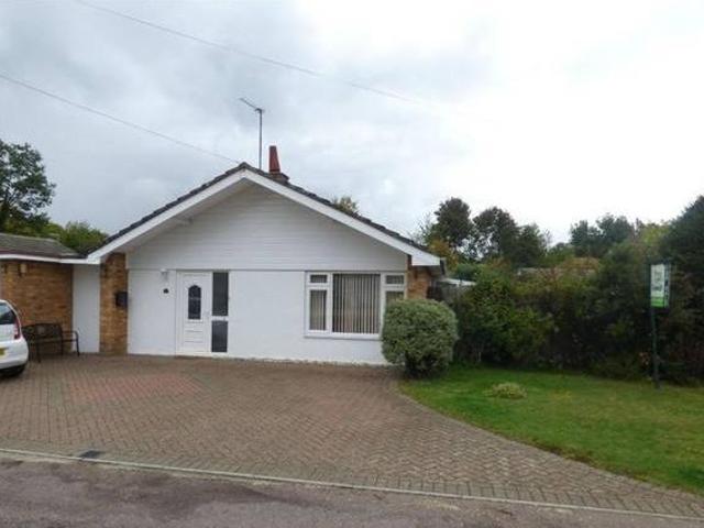 3 bedroom detached bungalow for sale in Gunnings Way Hemingford Grey PE28