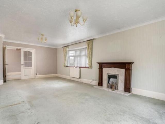 3 bedroom detached bungalow for sale in Gunthorpe Road, Gunthorpe, Peterborough, PE4