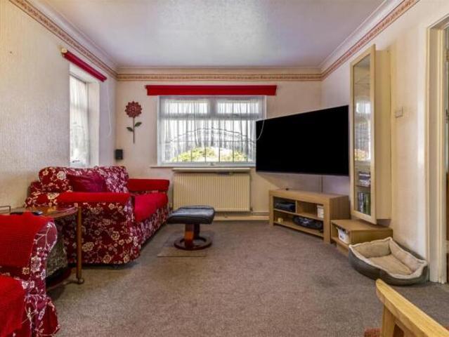 3 bedroom detached bungalow for sale in Elm Park, BN12
