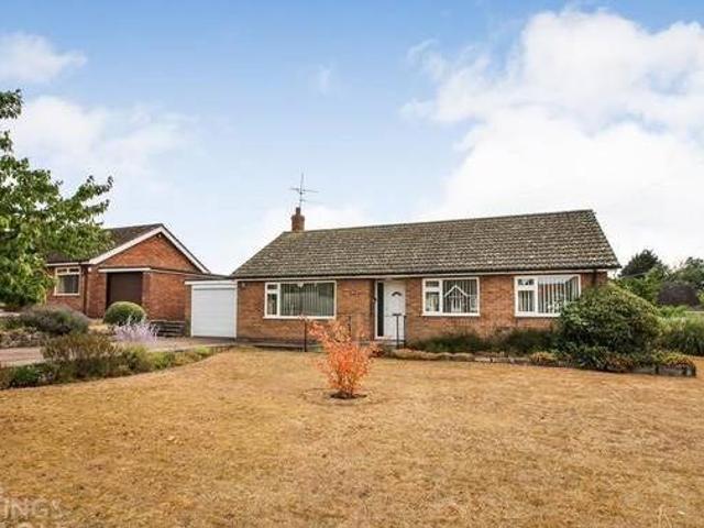 3 bedroom detached bungalow for sale in Kents Lane Bun NR35