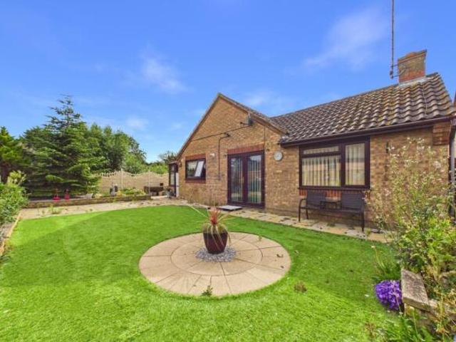 3 bedroom detached bungalow for sale in Hoylake Drive, Farcet, PE7