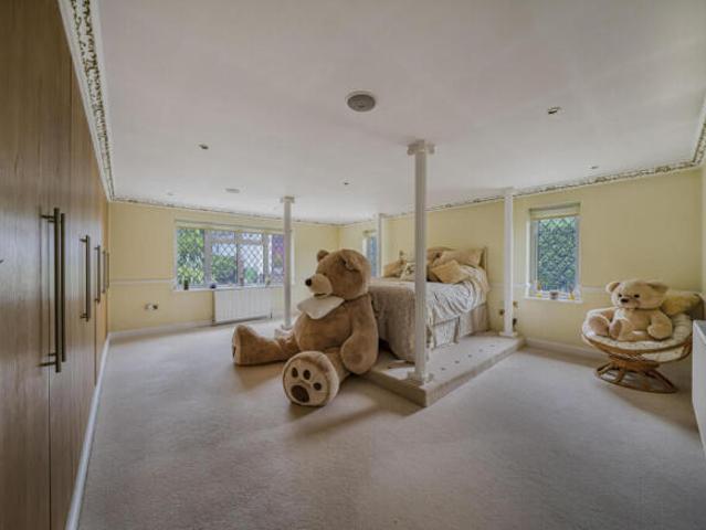 3 bedroom detached bungalow for sale in Hill Brow, Bromley, BR1