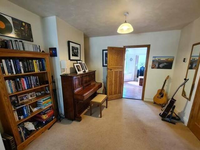 3 bedroom detached bungalow for sale in Hillside Road Burnhamon_crouch CM0