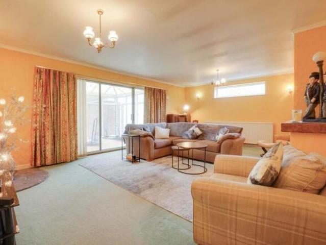 3 bedroom detached bungalow for sale in Oakland Avenue, Leicester, LE4