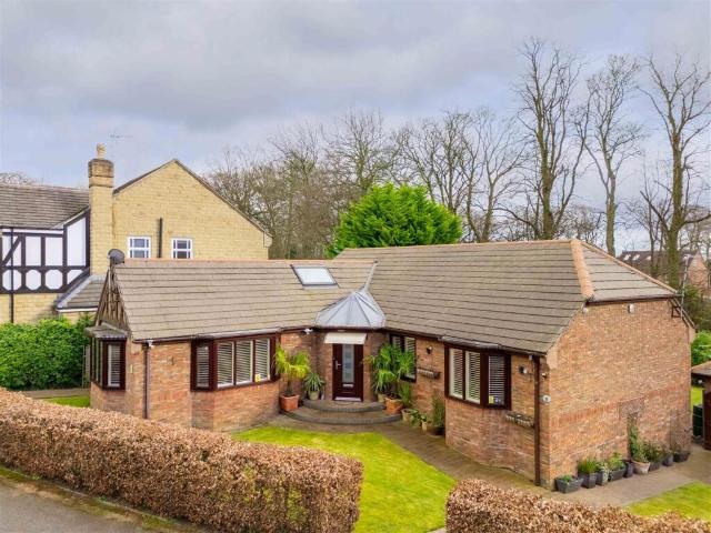 3 bedroom detached bungalow for sale in Oaklands Drive, Adel, Leeds, LS16