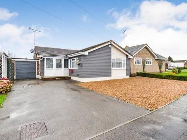 3 bedroom detached bungalow for sale in Oakwood Court Althorne CM3