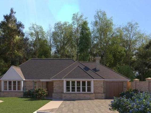 3 bedroom detached bungalow for sale in Oakview Stoney Hills BurnhamOnCrouch CM0