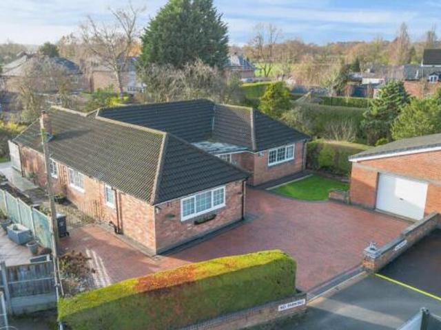 3 bedroom detached bungalow for sale in Lord Street, Croft, WA3