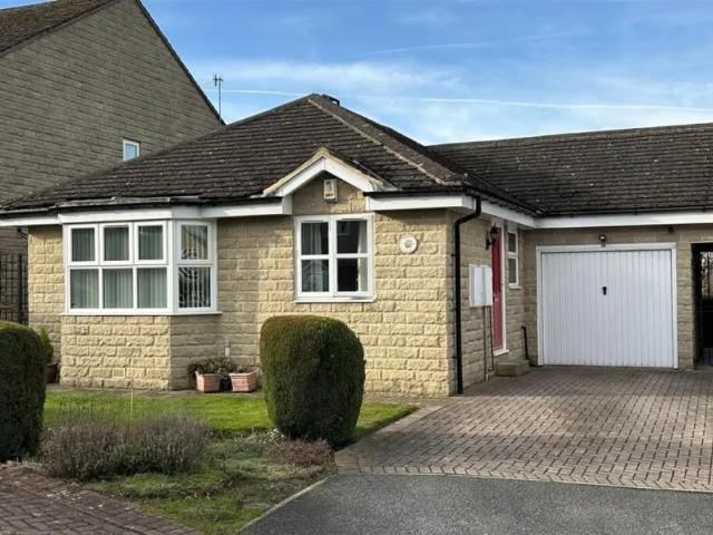 3 bedroom detached bungalow for sale in Little Cote, Bradford, BD10