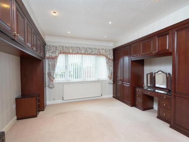 3 bedroom detached bungalow for sale in Monson Avenue, Calverley, LS28